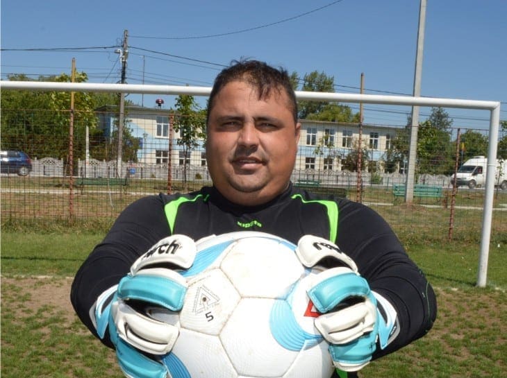 لم يتسبب الحارس "دانيال باديسلاف" بنزول فريقه إلى الدرجة الرابعة ولا ...